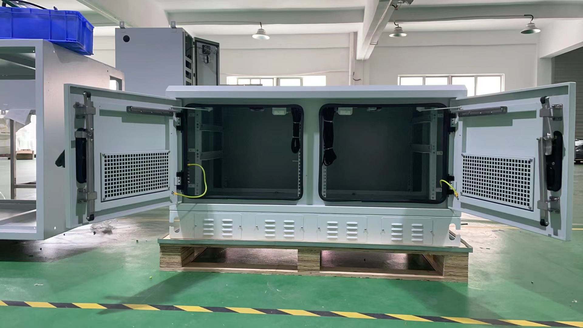 Why Outdoor Communication Cabinets Are Crucial for Modern Telecom Networks